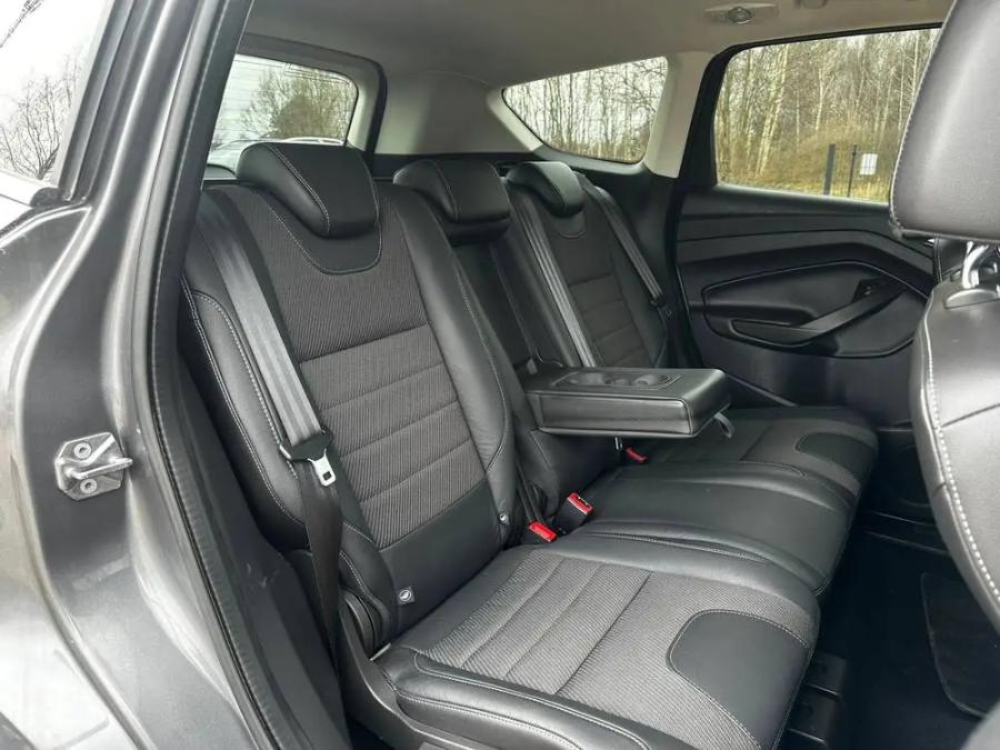 Pelēks Ford Kuga 2013 Jelgava, ar dzinēja tilpumu 1.60 L un nobraukumu 208 tūkst. km par 8800 €, foto 12 vietnē AUTOMOTO.COM.LV