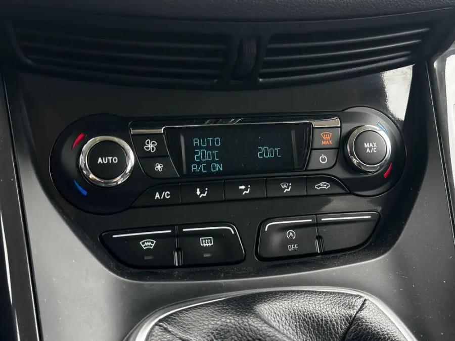 Pelēks Ford Kuga 2013 Jelgava, ar dzinēja tilpumu 1.60 L un nobraukumu 208 tūkst. km par 8800 €, foto 22 vietnē AUTOMOTO.COM.LV