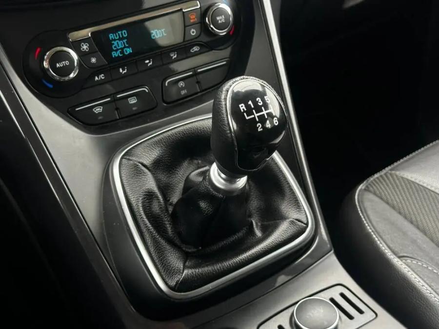 Pelēks Ford Kuga 2013 Jelgava, ar dzinēja tilpumu 1.60 L un nobraukumu 208 tūkst. km par 8800 €, foto 23 vietnē AUTOMOTO.COM.LV