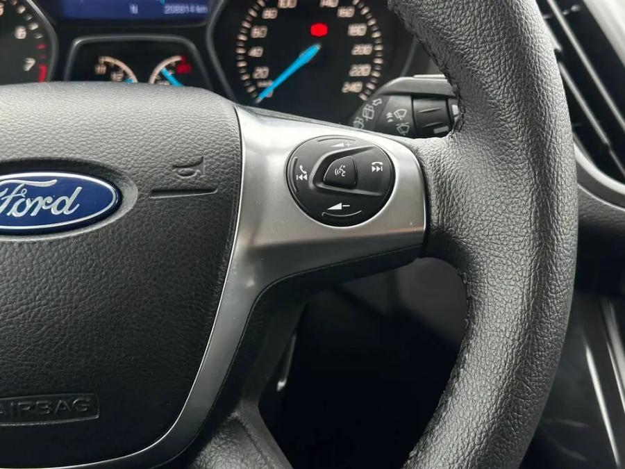 Pelēks Ford Kuga 2013 Jelgava, ar dzinēja tilpumu 1.60 L un nobraukumu 208 tūkst. km par 8800 €, foto 26 vietnē AUTOMOTO.COM.LV
