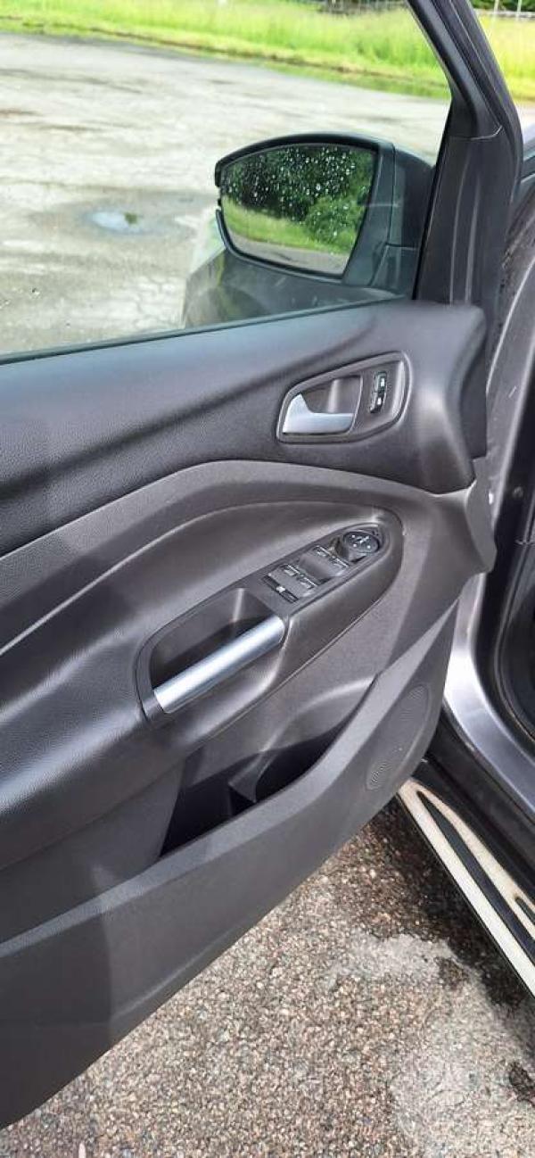 Pelēks Ford Kuga 2013 Jurbarkas, ar dzinēja tilpumu 2.00 L un nobraukumu 206 tūkst. km par 6000 €, foto 10 vietnē AUTOMOTO.COM.LV