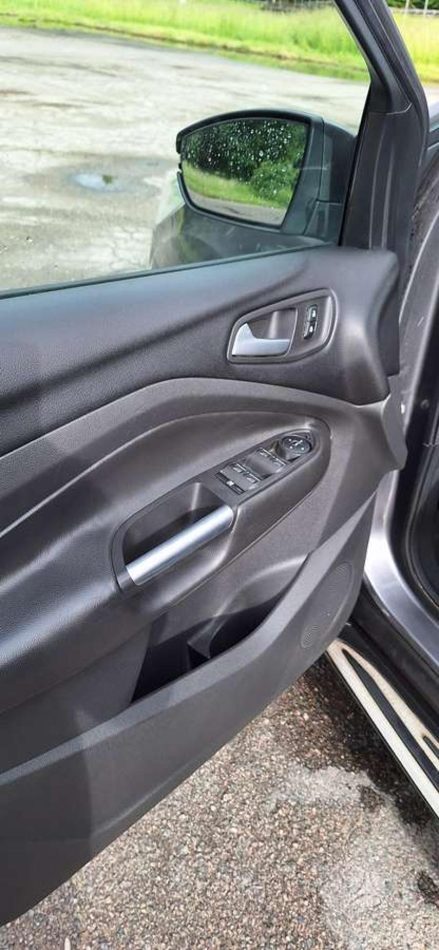 Pelēks Ford Kuga 2013 Jurbarkas, ar dzinēja tilpumu 2.00 L un nobraukumu 206 tūkst. km par 6000 €, foto 11 vietnē AUTOMOTO.COM.LV