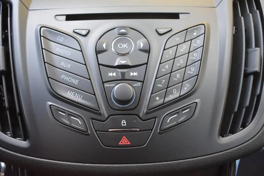 Grey Ford Kuga 2013 in Talsi, with an engine capacity of 1.60 L and mileage of 97 thousand km for 7900 €, photo 17 on AUTOMOTO.COM.LV