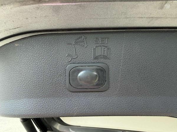 Grey Ford Kuga 2013 in Siauliai, with an engine capacity of 1.60 L and mileage of 178 thousand km for 5700 €, photo 8 on AUTOMOTO.COM.LV