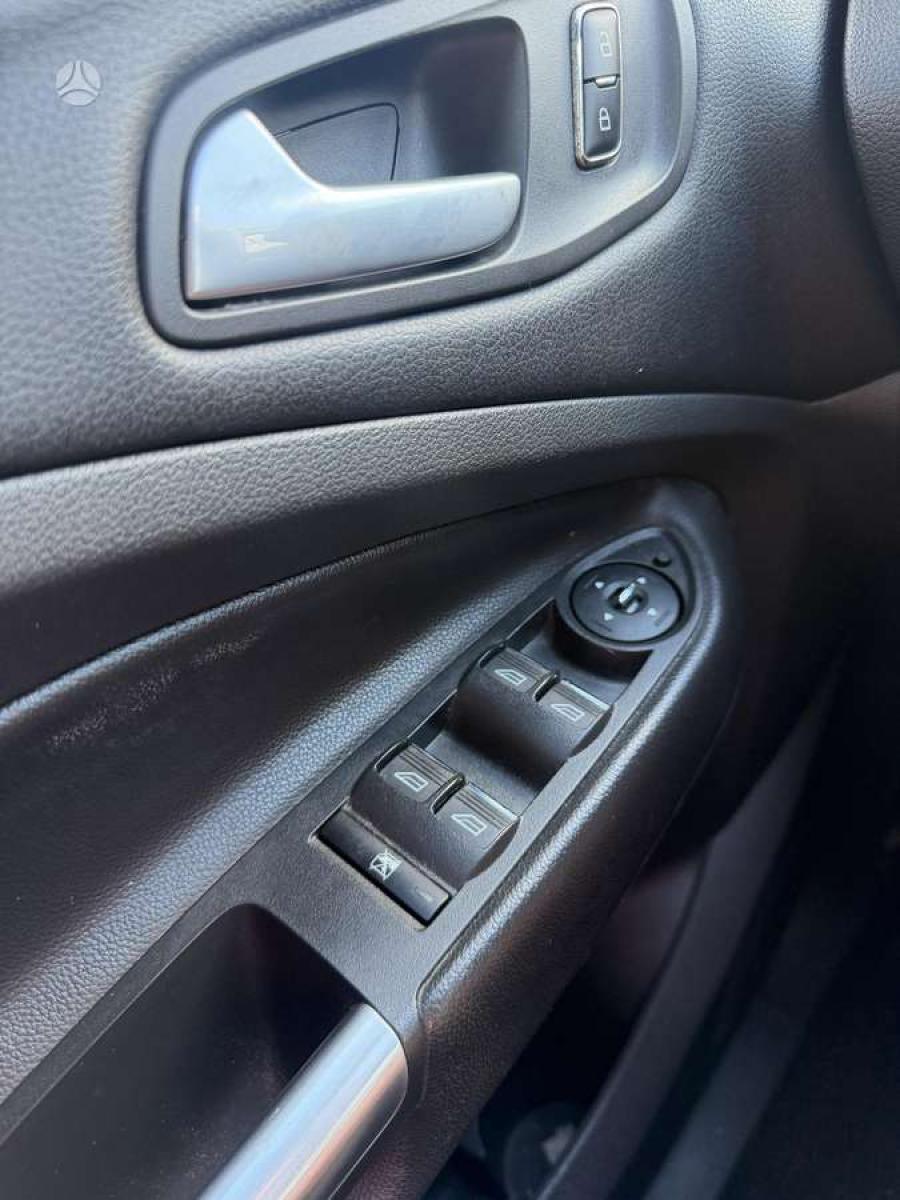 Grey Ford Kuga 2013 in Siauliai, with an engine capacity of 1.60 L and mileage of 178 thousand km for 5700 €, photo 18 on AUTOMOTO.COM.LV