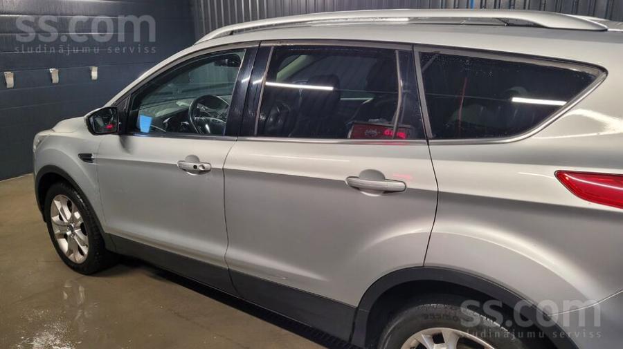 Grey Ford Kuga 2013 in Liepaja, with an engine capacity of 2.00 L and mileage of 230 thousand km for 7900 €, photo 9 on AUTOMOTO.COM.LV