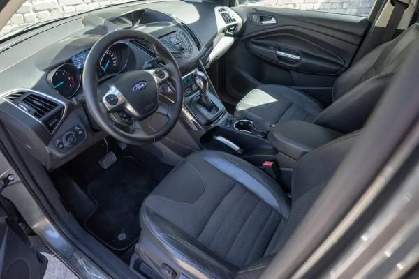Pelēks Ford Kuga 2013 Liepāja, ar dzinēja tilpumu 2.00 L un nobraukumu 271 tūkst. km par 8400 €, foto 8 vietnē AUTOMOTO.COM.LV
