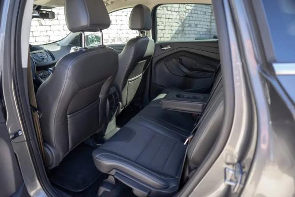 Pelēks Ford Kuga 2013 Liepāja, ar dzinēja tilpumu 2.00 L un nobraukumu 271 tūkst. km par 8400 €, foto 10 vietnē AUTOMOTO.COM.LV