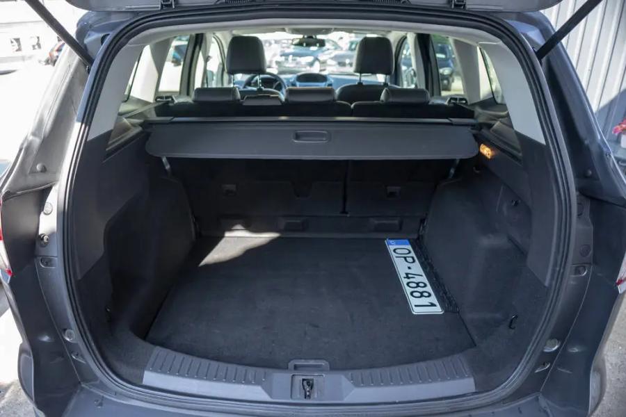 Grey Ford Kuga 2013 in Liepaja, with an engine capacity of 2.00 L and mileage of 271 thousand km for 8400 €, photo 12 on AUTOMOTO.COM.LV