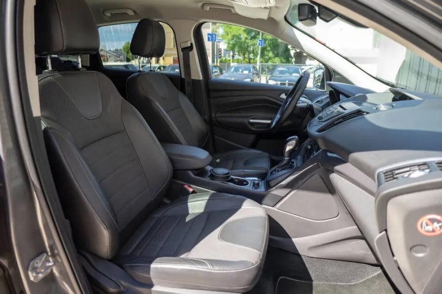 Grey Ford Kuga 2013 in Liepaja, with an engine capacity of 2.00 L and mileage of 271 thousand km for 8400 €, photo 14 on AUTOMOTO.COM.LV