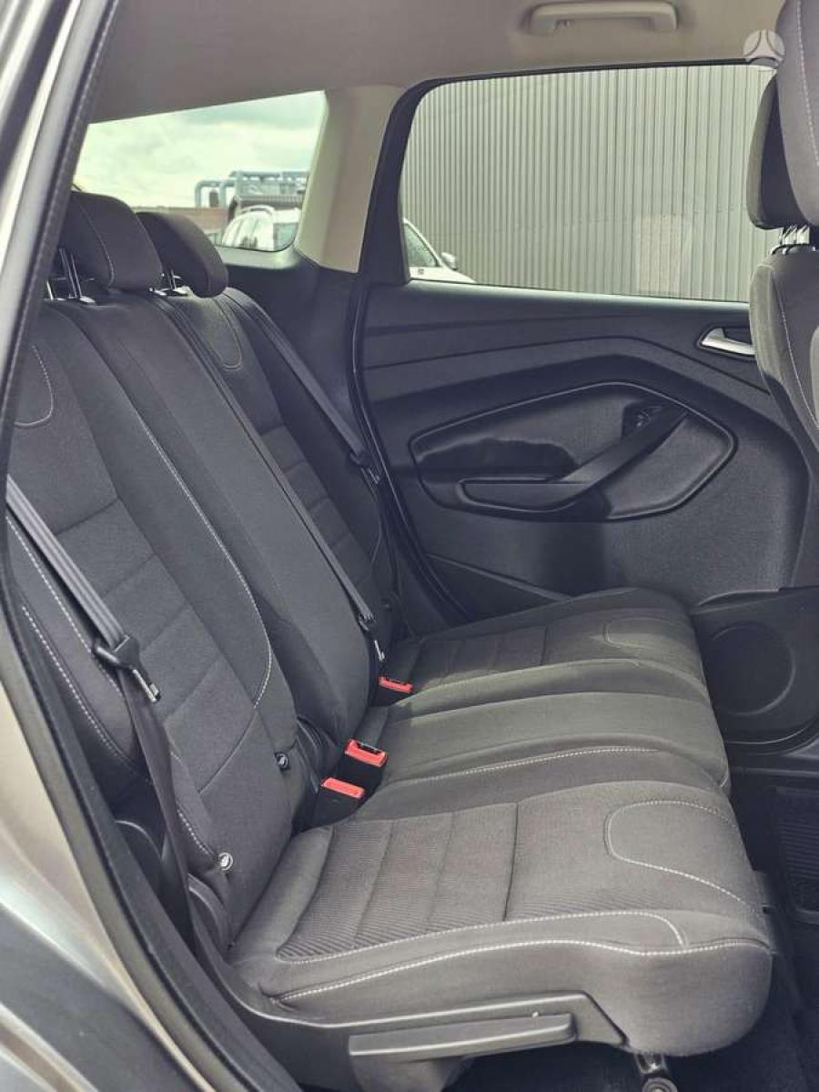 Grey Ford Kuga 2013 in Siauliai, with an engine capacity of 1.60 L and mileage of 178 thousand km for 6950 €, photo 19 on AUTOMOTO.COM.LV