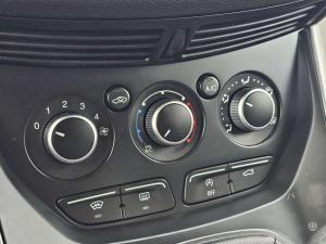 Grey Ford Kuga 2013 in Siauliai, with an engine capacity of 1.60 L and mileage of 178 thousand km for 6950 €, photo 34 on AUTOMOTO.COM.LV