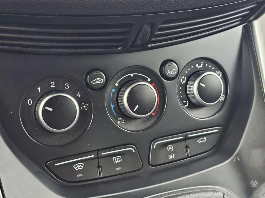 Grey Ford Kuga 2013 in Siauliai, with an engine capacity of 1.60 L and mileage of 178 thousand km for 6950 €, photo 34 on AUTOMOTO.COM.LV