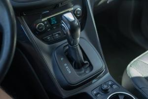 Grey Ford Kuga 2013 in Liepaja, with an engine capacity of 2.00 L and mileage of 271 thousand km for 8400 €, photo 9 on AUTOMOTO.COM.LV
