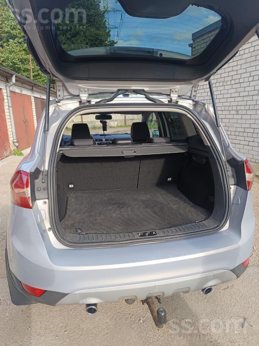 Pelēks Ford Kuga 2013 Rīga, ar dzinēja tilpumu 2.00 L un nobraukumu 196 tūkst. km par 6000 €, foto 24 vietnē AUTOMOTO.COM.LV