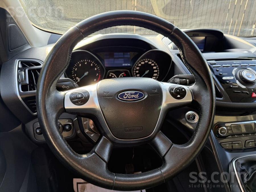 Pelēks Ford Kuga 2014 Ogre, ar dzinēja tilpumu 1.60 L un nobraukumu 222 tūkst. km par 7650 €, foto 18 vietnē AUTOMOTO.COM.LV