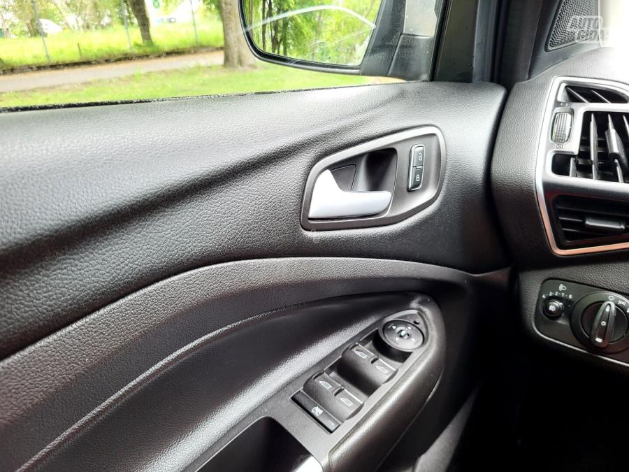 Grey Ford Kuga 2014 in Siauliai, with an engine capacity of 2.00 L and mileage of 300 thousand km for 6350 €, photo 26 on AUTOMOTO.COM.LV
