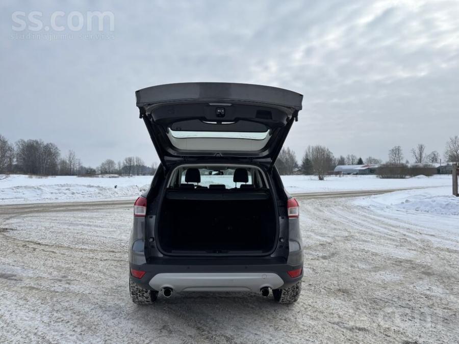 Grey Ford Kuga 2014 in Cesis, with an engine capacity of 1.60 L and mileage of 0 thousand km for 8900 €, photo 12 on AUTOMOTO.COM.LV