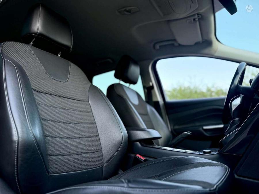 Grey Ford Kuga 2014 in Kaunas, with an engine capacity of 2.00 L and mileage of 218 thousand km for 6800 €, photo 11 on AUTOMOTO.COM.LV