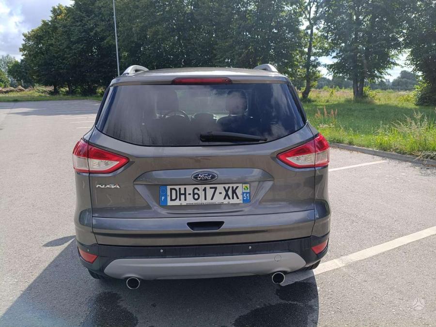 Grey Ford Kuga 2014 in Taurage, with an engine capacity of 2.00 L and mileage of 274 thousand km for 5000 €, photo 5 on AUTOMOTO.COM.LV