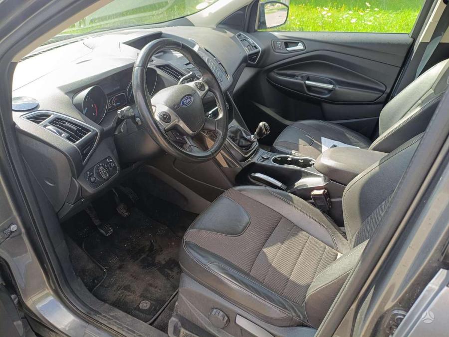 Grey Ford Kuga 2014 in Taurage, with an engine capacity of 2.00 L and mileage of 274 thousand km for 5000 €, photo 10 on AUTOMOTO.COM.LV