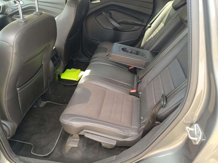 Grey Ford Kuga 2014 in Taurage, with an engine capacity of 2.00 L and mileage of 274 thousand km for 5000 €, photo 11 on AUTOMOTO.COM.LV