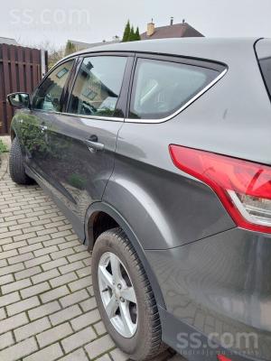 Pelēks Ford Kuga 2014 Rīga, ar dzinēja tilpumu 1.50 L un nobraukumu 165 tūkst. km par 7200 €, foto 4 vietnē AUTOMOTO.COM.LV
