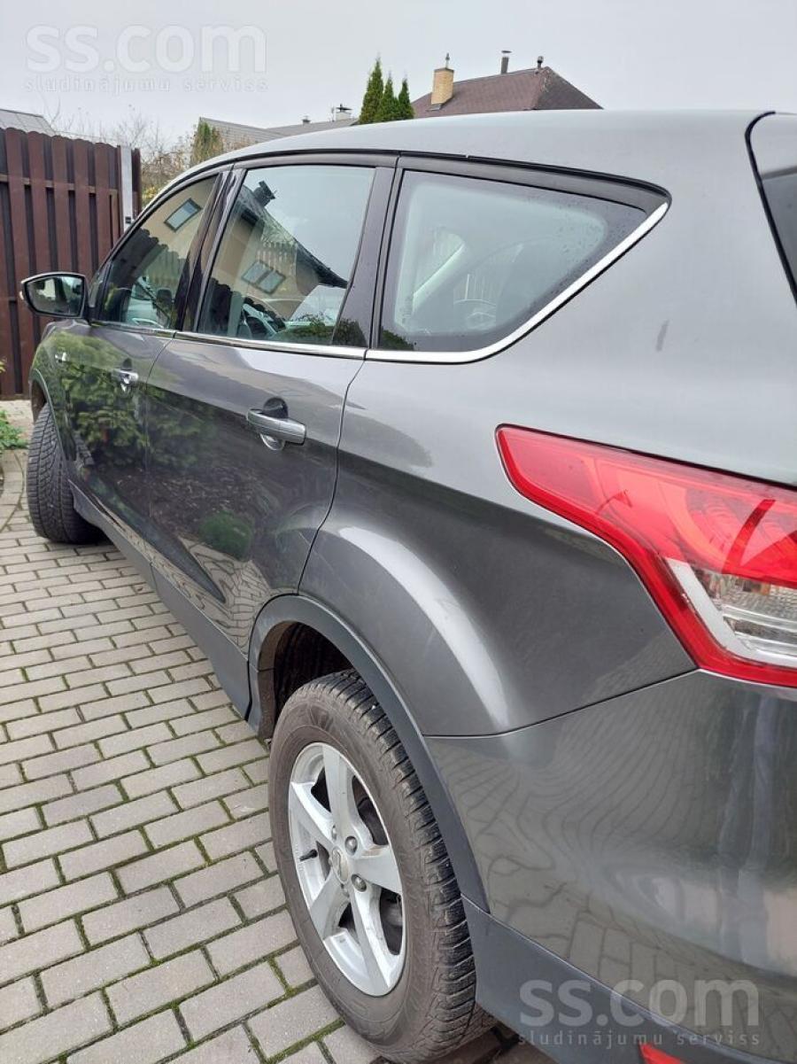 Pelēks Ford Kuga 2014 Rīga, ar dzinēja tilpumu 1.50 L un nobraukumu 165 tūkst. km par 7200 €, foto 4 vietnē AUTOMOTO.COM.LV