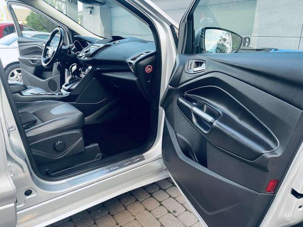 Ford Kuga 2014 in Marijampole on AUTOMOTO.COM.LV Grey Ford Kuga 2014 in Marijampole, with an engine capacity of 2.00 L and mileage of 255 thousand km for 6700 €, photo 11 on AUTOMOTO.COM.LV