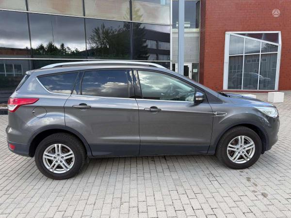 Ford Kuga 2014 in Marijampole on AUTOMOTO.COM.LV Grey Ford Kuga 2014 in Marijampole, with an engine capacity of 2.00 L and mileage of 157 thousand km for 7900 €, photo 6 on AUTOMOTO.COM.LV