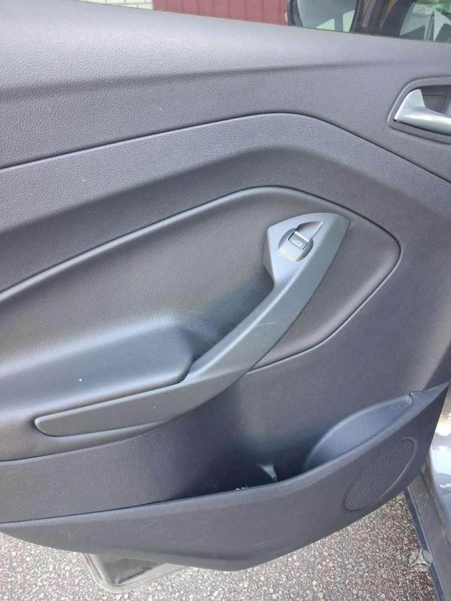 Grey Ford Kuga 2014 in Raseiniai, with an engine capacity of 0.00 L and mileage of 103 thousand km for 6500 €, photo 27 on AUTOMOTO.COM.LV