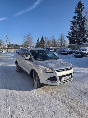 Pelēks Ford Kuga 2015 Viļņa, ar dzinēja tilpumu 2.00 L un nobraukumu 217 tūkst. km par 7700 €, foto  vietnē AUTOMOTO.COM.LV