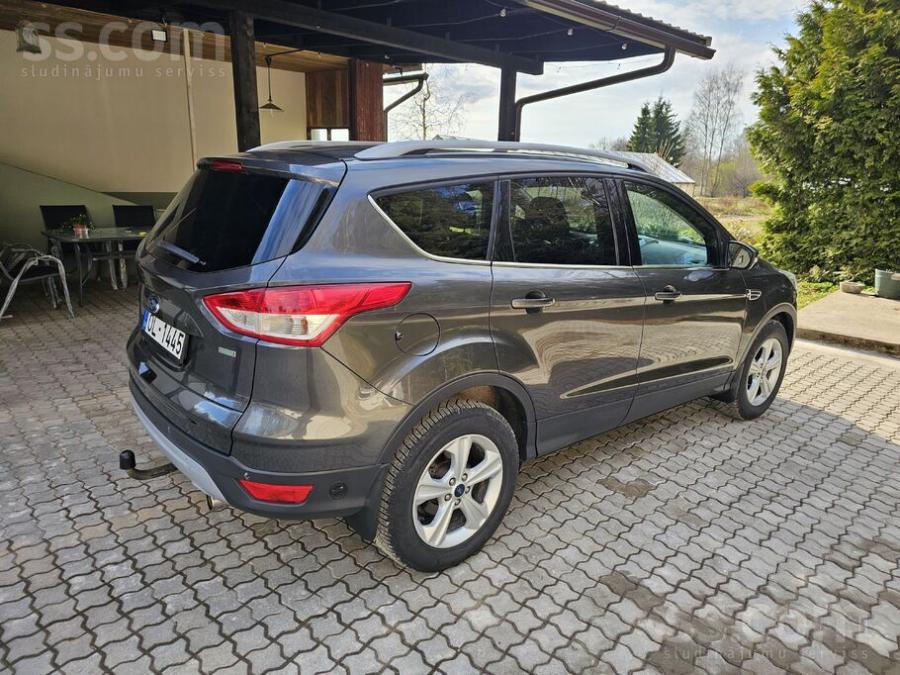 Grey Ford Kuga 2015 in Ogre, with an engine capacity of 1.50 L and mileage of 181 thousand km for 7440 €, photo 3 on AUTOMOTO.COM.LV