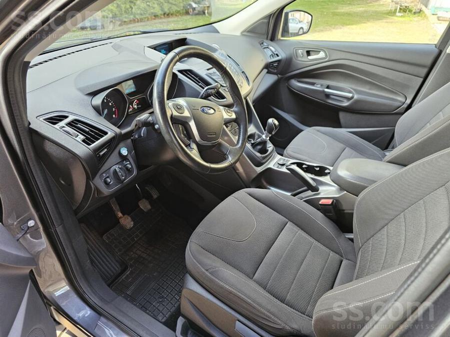Grey Ford Kuga 2015 in Ogre, with an engine capacity of 1.50 L and mileage of 181 thousand km for 7440 €, photo 5 on AUTOMOTO.COM.LV