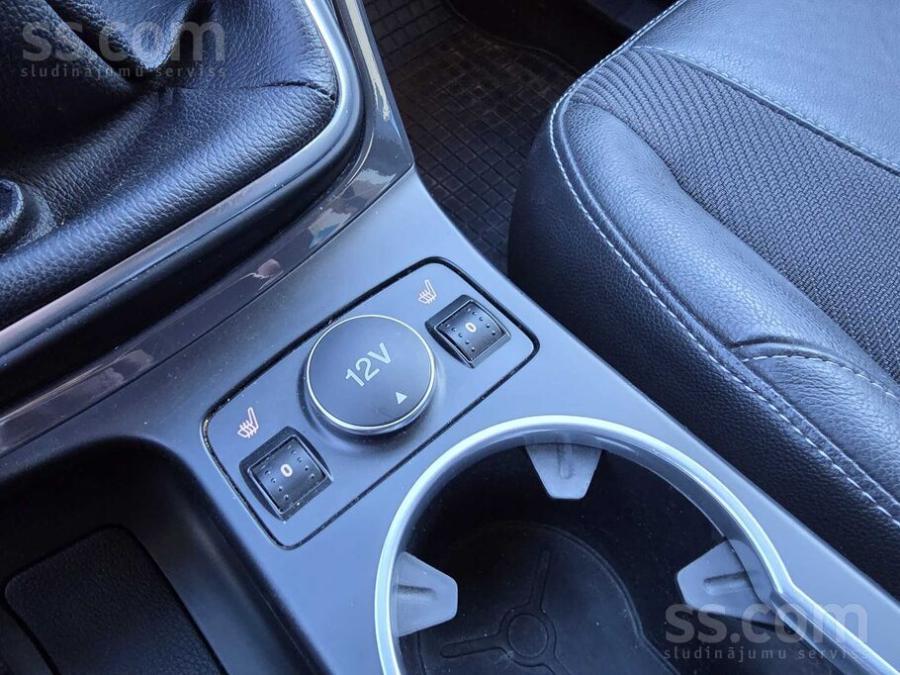 Grey Ford Kuga 2015 in Kuldiga, with an engine capacity of 2.00 L and mileage of 231 thousand km for 9200 €, photo 18 on AUTOMOTO.COM.LV