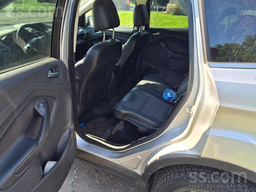 Pelēks Ford Kuga 2015 Rīga, ar dzinēja tilpumu 2.00 L un nobraukumu 192 tūkst. km par 6300 €, foto 13 vietnē AUTOMOTO.COM.LV