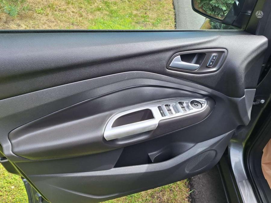 Grey Ford Kuga 2015 in Utena, with an engine capacity of 2.00 L and mileage of 272 thousand km for 7200 €, photo 9 on AUTOMOTO.COM.LV