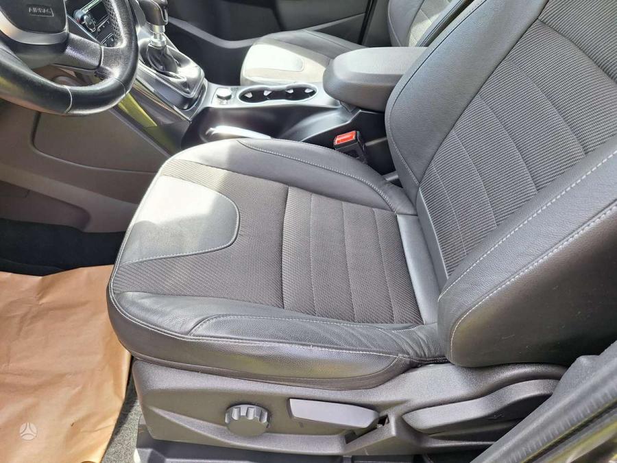 Grey Ford Kuga 2015 in Utena, with an engine capacity of 2.00 L and mileage of 272 thousand km for 7200 €, photo 12 on AUTOMOTO.COM.LV