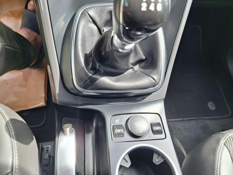 Grey Ford Kuga 2015 in Utena, with an engine capacity of 2.00 L and mileage of 272 thousand km for 7200 €, photo 14 on AUTOMOTO.COM.LV