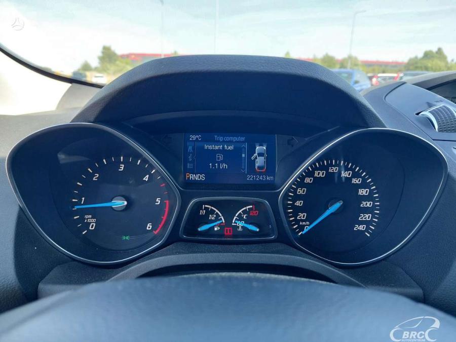 Grey Ford Kuga 2015 in Vilnius, with an engine capacity of 2.00 L and mileage of 221 thousand km for 6900 €, photo 11 on AUTOMOTO.COM.LV