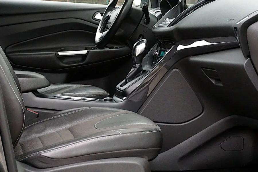 Grey Ford Kuga 2016 in Riga, with an engine capacity of 2.00 L and mileage of 193 thousand km for 8900 €, photo 17 on AUTOMOTO.COM.LV