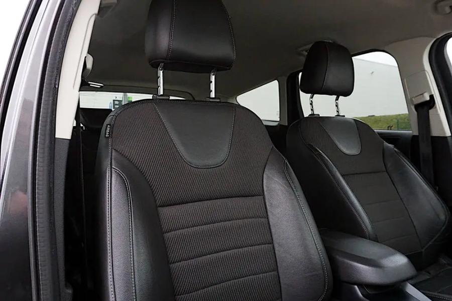 Grey Ford Kuga 2016 in Riga, with an engine capacity of 2.00 L and mileage of 193 thousand km for 8900 €, photo 18 on AUTOMOTO.COM.LV