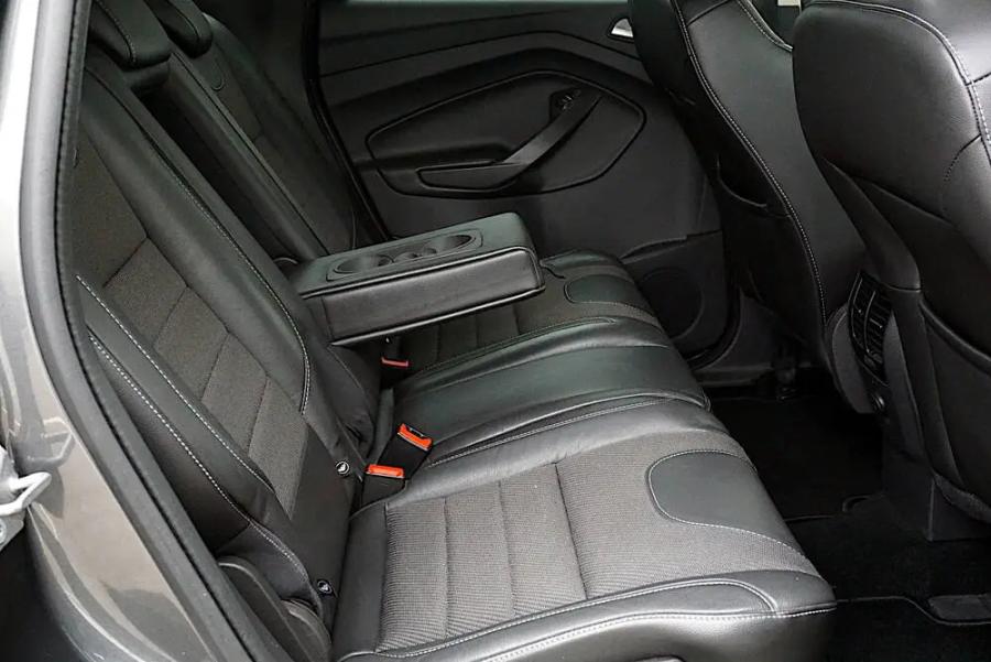 Grey Ford Kuga 2016 in Riga, with an engine capacity of 2.00 L and mileage of 193 thousand km for 8900 €, photo 20 on AUTOMOTO.COM.LV