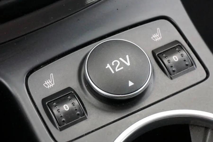 Grey Ford Kuga 2016 in Riga, with an engine capacity of 2.00 L and mileage of 193 thousand km for 8900 €, photo 32 on AUTOMOTO.COM.LV