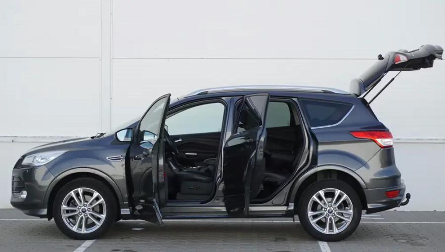 Grey Ford Kuga 2016 in Riga, with an engine capacity of 2.00 L and mileage of 267 thousand km for 10700 €, photo 7 on AUTOMOTO.COM.LV