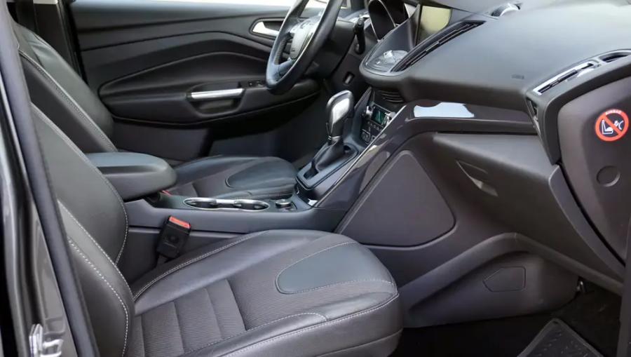 Grey Ford Kuga 2016 in Riga, with an engine capacity of 2.00 L and mileage of 267 thousand km for 10700 €, photo 15 on AUTOMOTO.COM.LV