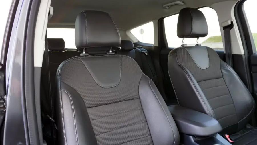 Grey Ford Kuga 2016 in Riga, with an engine capacity of 2.00 L and mileage of 267 thousand km for 10700 €, photo 16 on AUTOMOTO.COM.LV