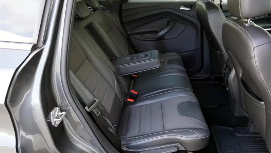 Grey Ford Kuga 2016 in Riga, with an engine capacity of 2.00 L and mileage of 267 thousand km for 10700 €, photo 18 on AUTOMOTO.COM.LV