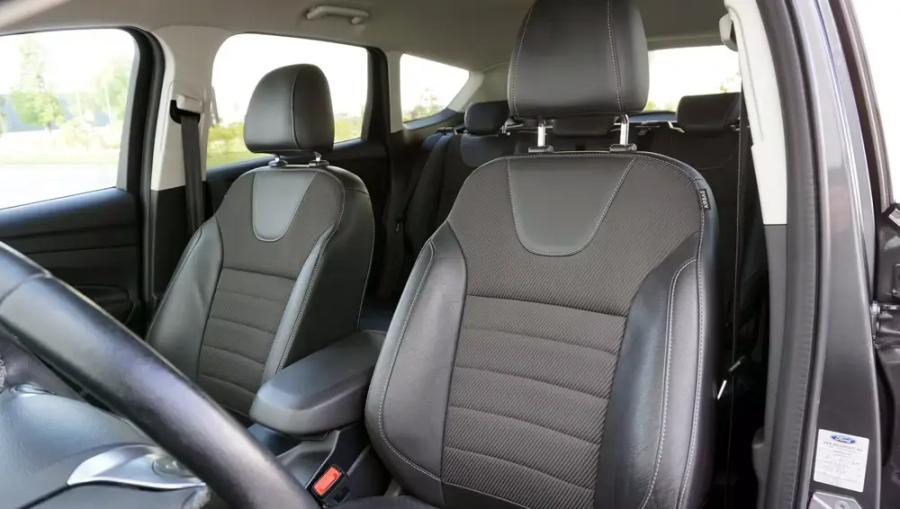 Grey Ford Kuga 2016 in Riga, with an engine capacity of 2.00 L and mileage of 267 thousand km for 10700 €, photo 20 on AUTOMOTO.COM.LV