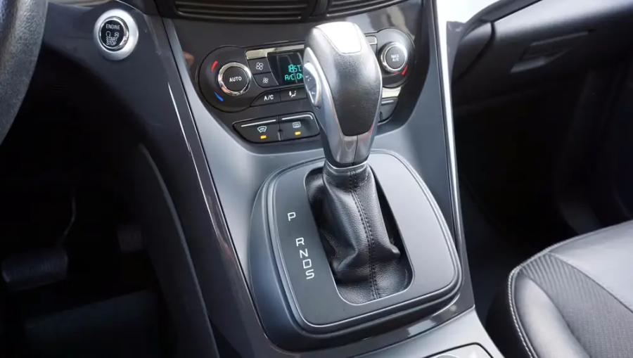 Grey Ford Kuga 2016 in Riga, with an engine capacity of 2.00 L and mileage of 267 thousand km for 10700 €, photo 29 on AUTOMOTO.COM.LV